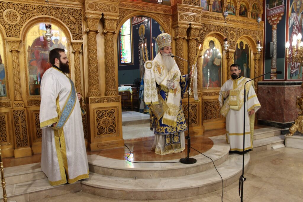 Μητροπολίτης Πειραιώς: Ζούμε και αναπνέουμε την ευλογία της Παναγίας ...